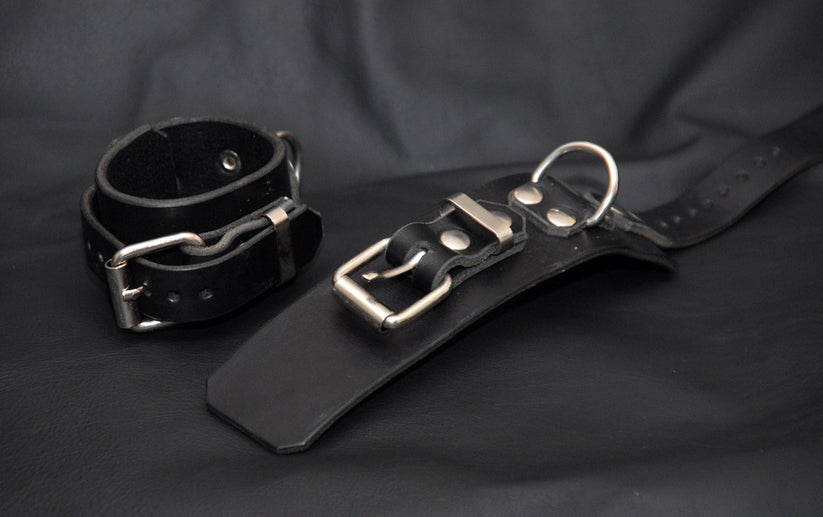 Bondage Ankle Restraints with roller buckle and D ring - Genuine Black ...